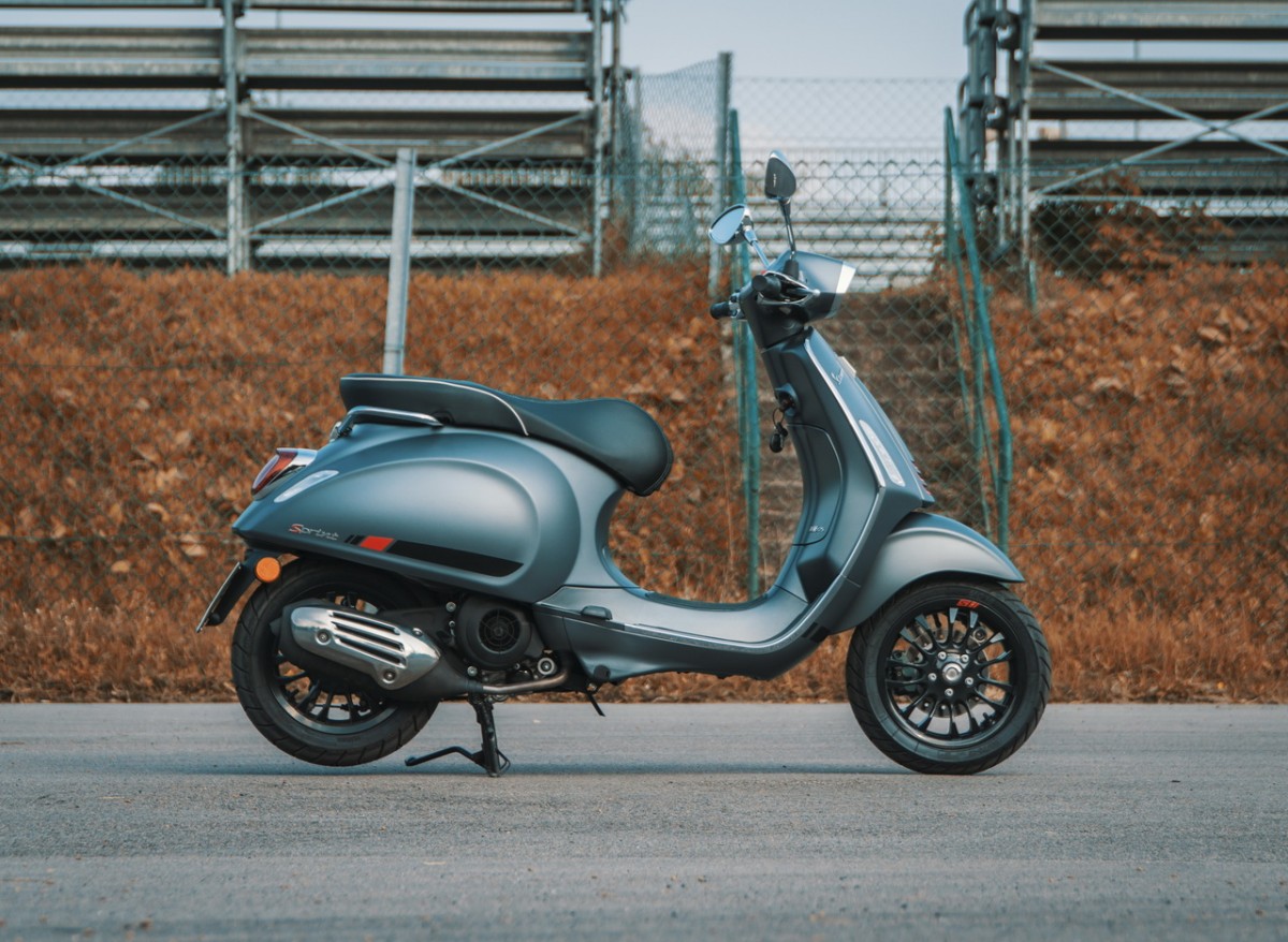 Vespa Sprint S 125: stile classico e più tecnologia per essere sempre ...