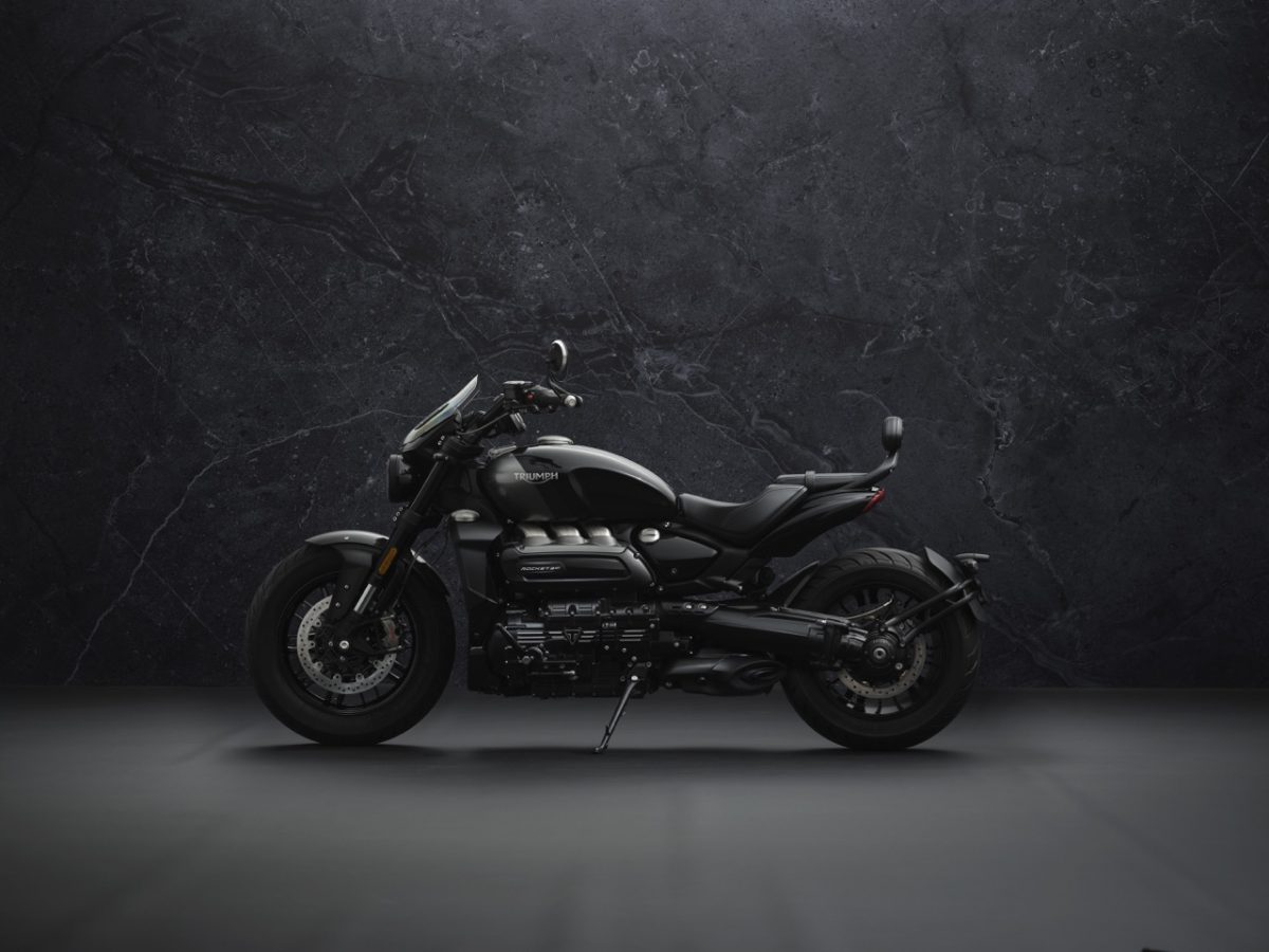 Triumph Rocket 3 R Black e Rocket 3 GT Triple Black: limited edition ...