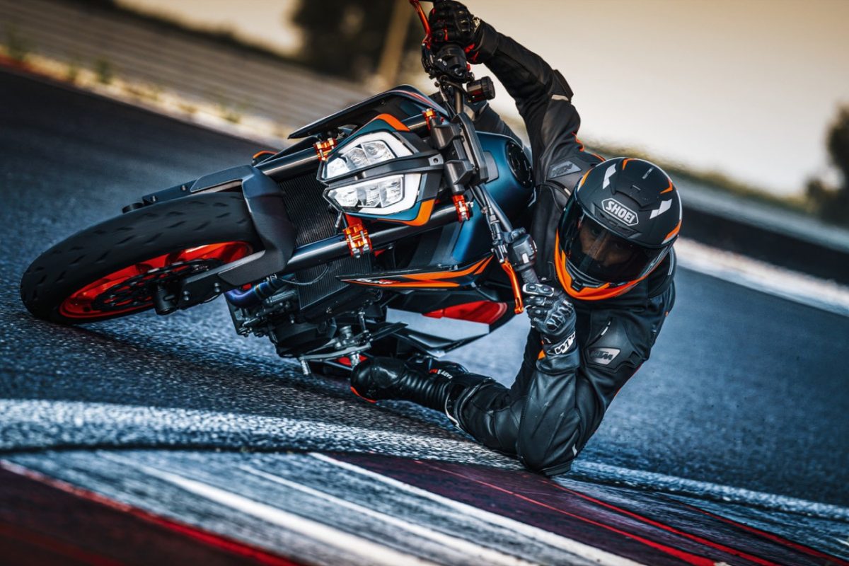 KTM 890 Duke R: модель 2022 года, характеристики, комплектация, информация