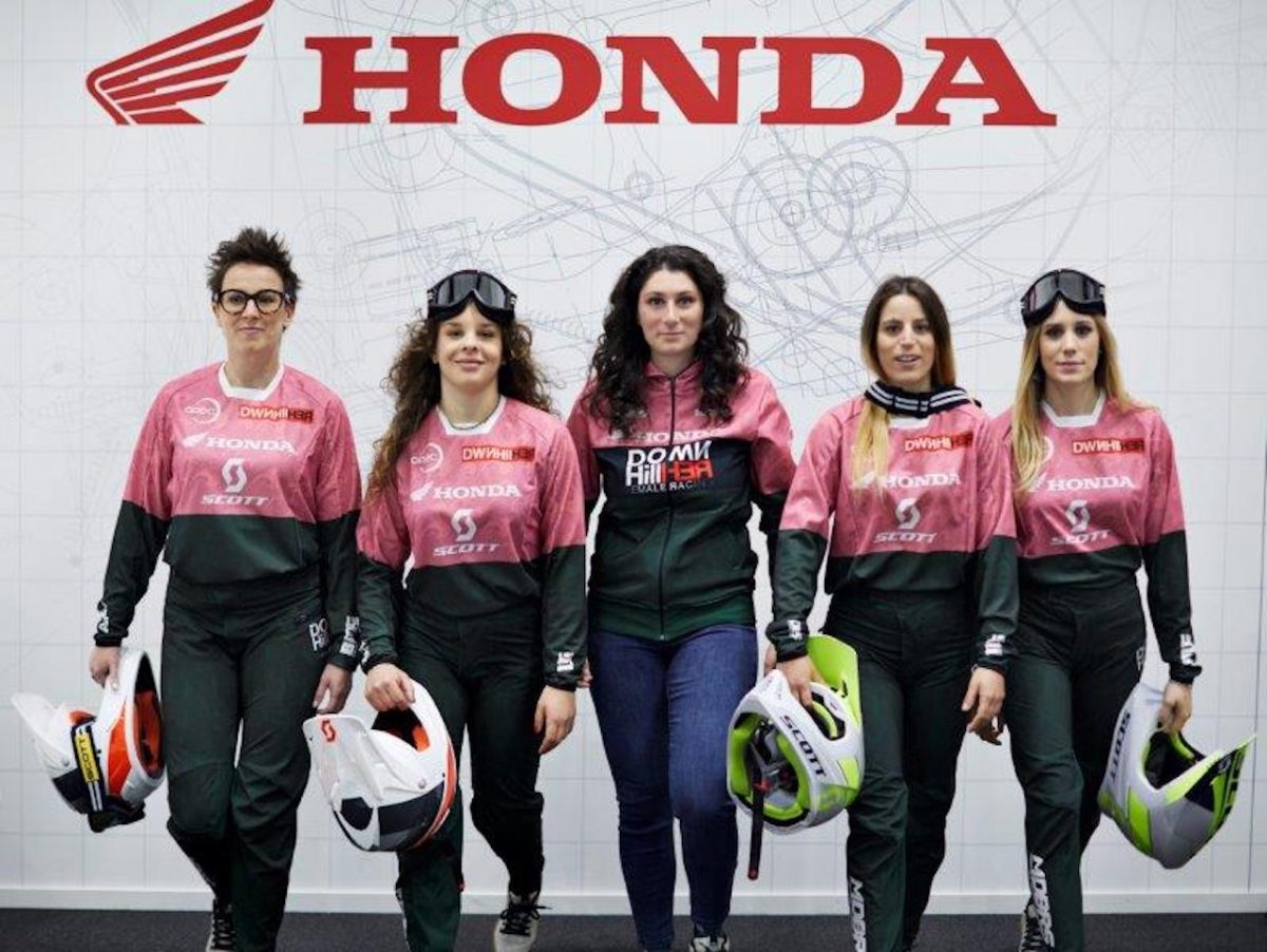HONDA DOWNHILLHER FEMALE RACING team: formazione di Mountainbike ...