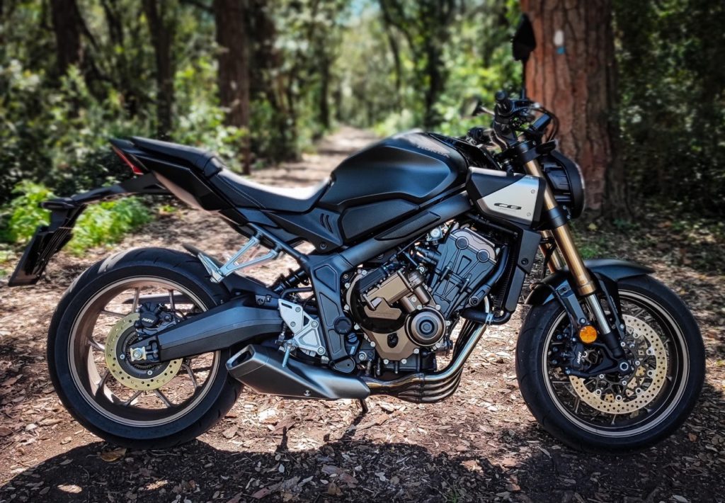 Honda CB650R E-Clutch: prova su strada, estetica, ciclistica, come va, motore, prezzo, opinioni