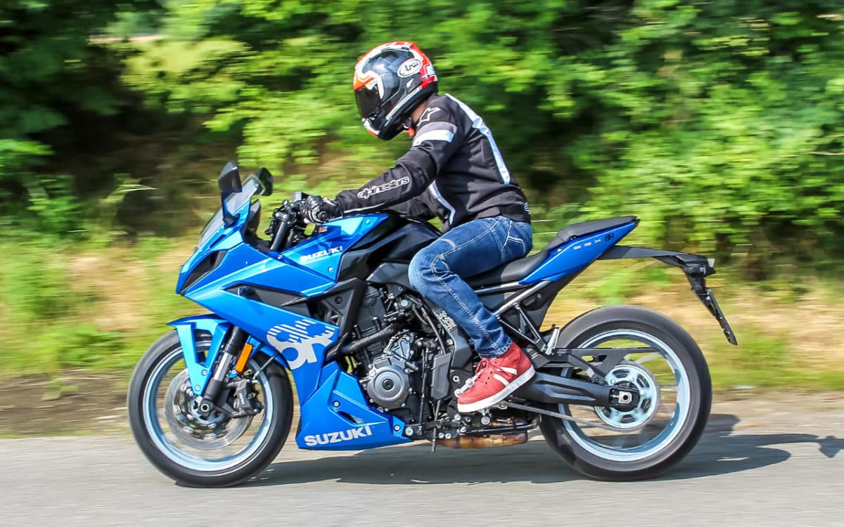 Suzuki GSX-8R: prova su strada, estetica, ciclistica, come va, motore ...