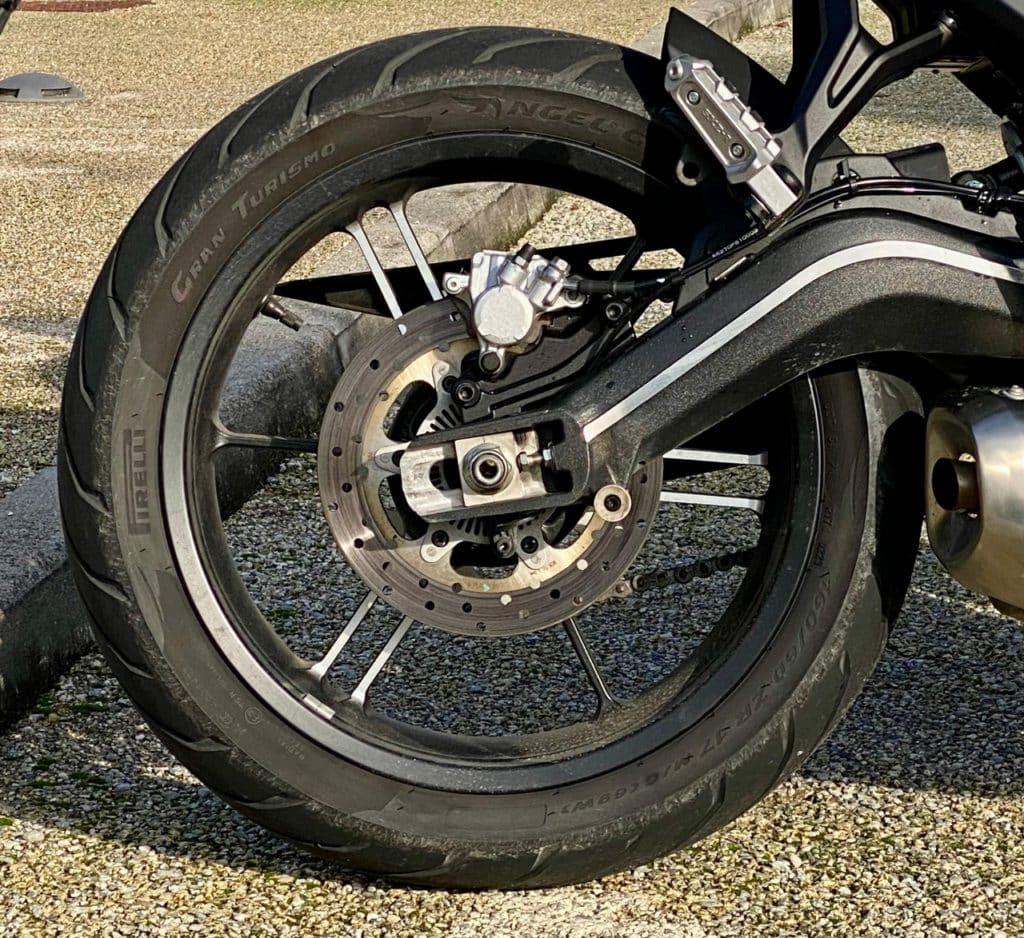 qj motor srk 700: prova su strada completa, prezzi, prestazioni