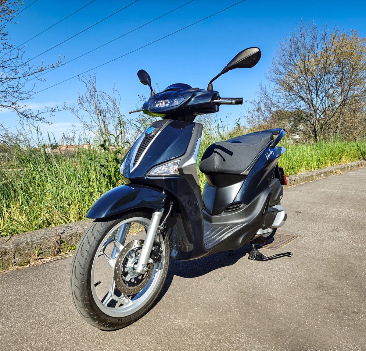 Piaggio Liberty 150 ABS 2025 Review: Performance, Comfort and Handling